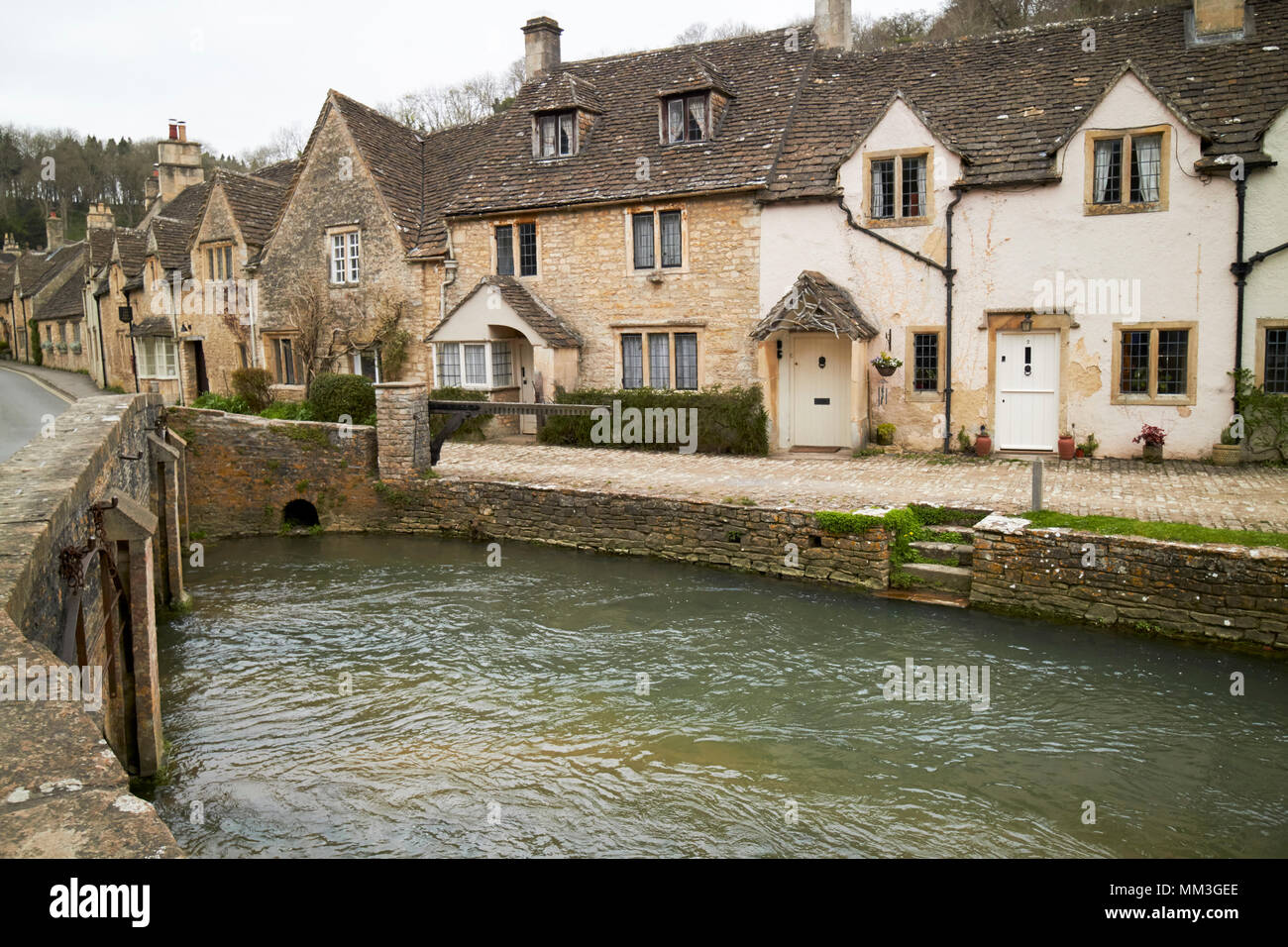Castle combe bridge hi-res stock photography and images - Alamy