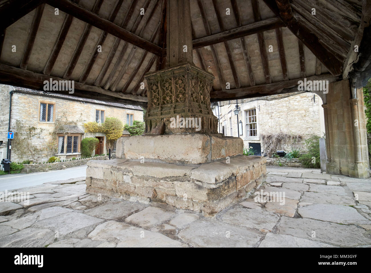 Market cross castle combe hi-res stock photography and images - Alamy