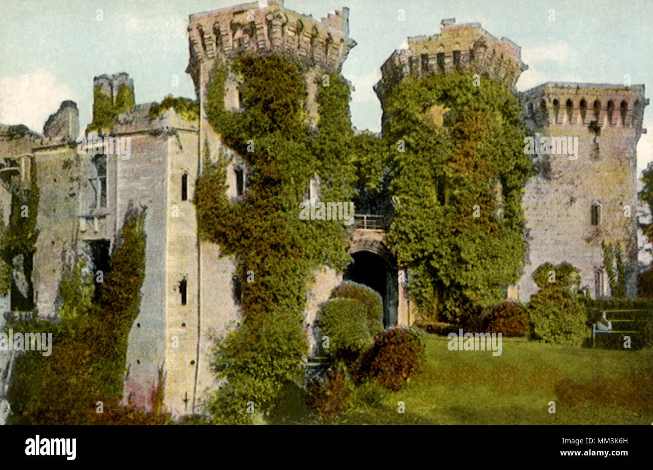 Raglan castle welsh hi-res stock photography and images - Alamy
