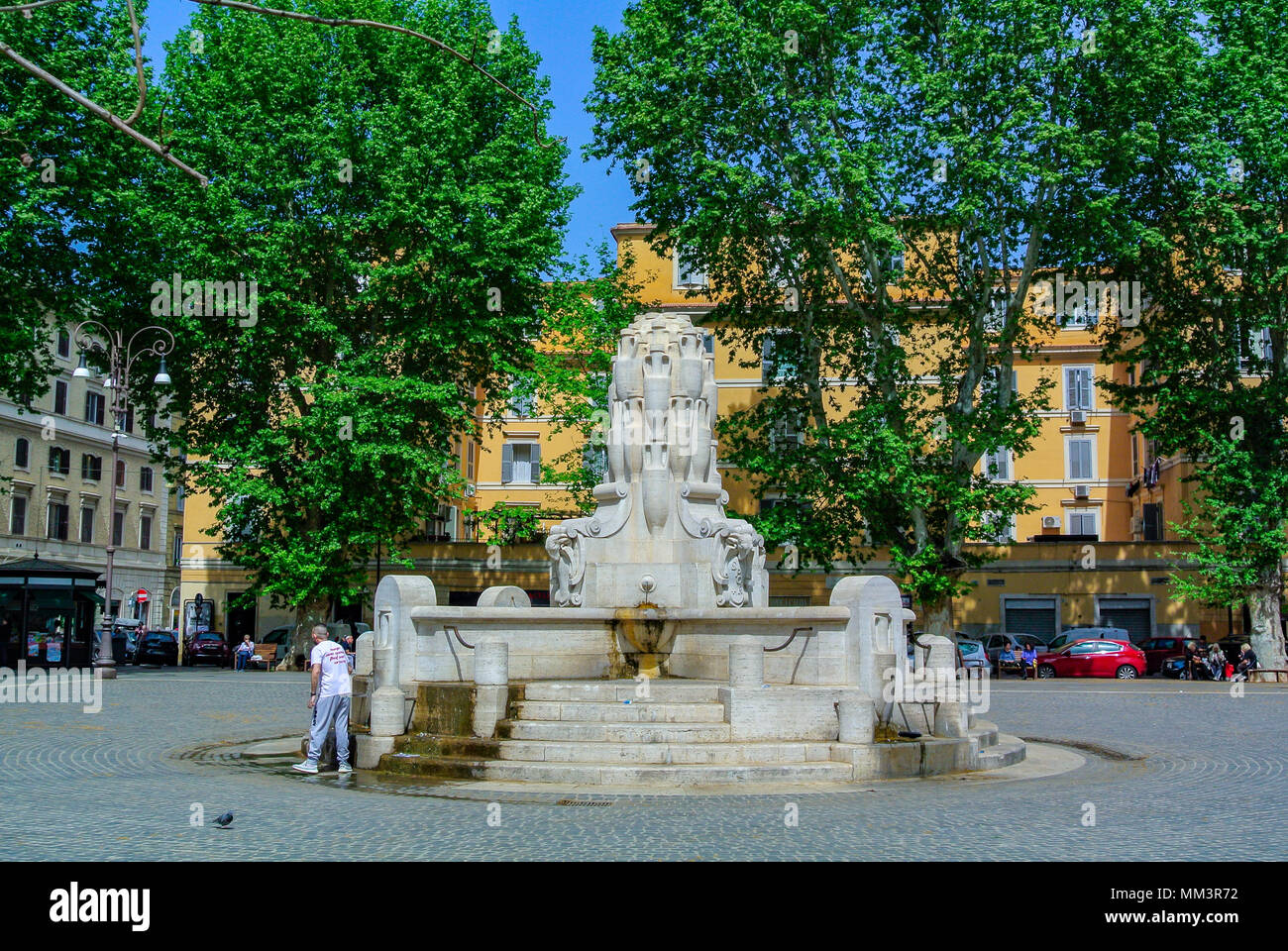 Rome street scene hi-res stock photography and images - Alamy