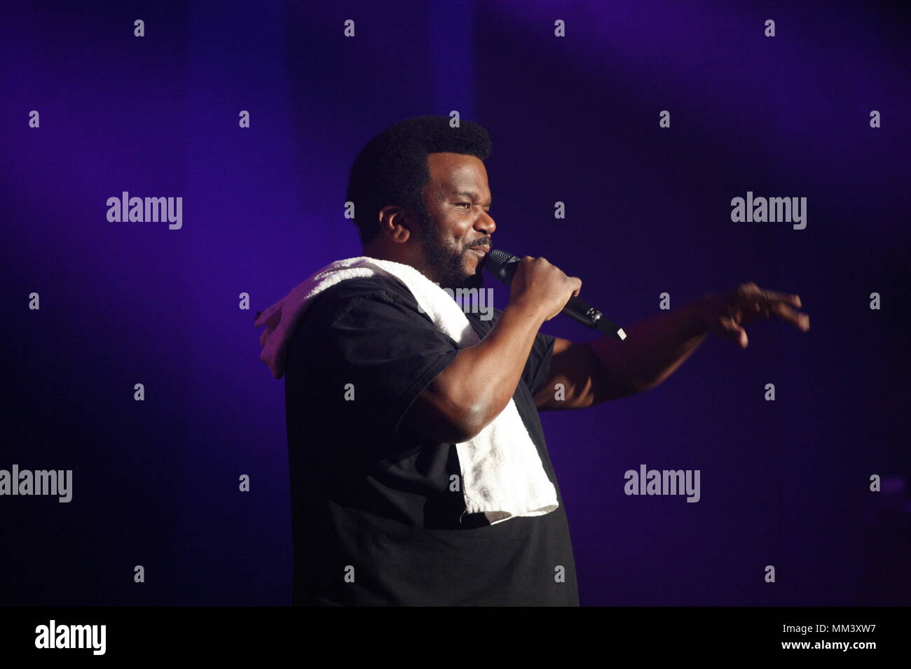 Craig robinson on stage hi-res stock photography and images - Alamy