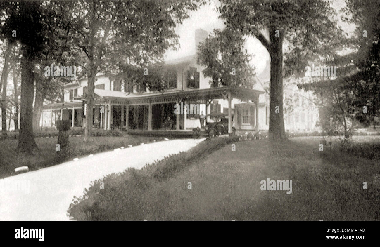 Elm tree inn hi-res stock photography and images - Alamy