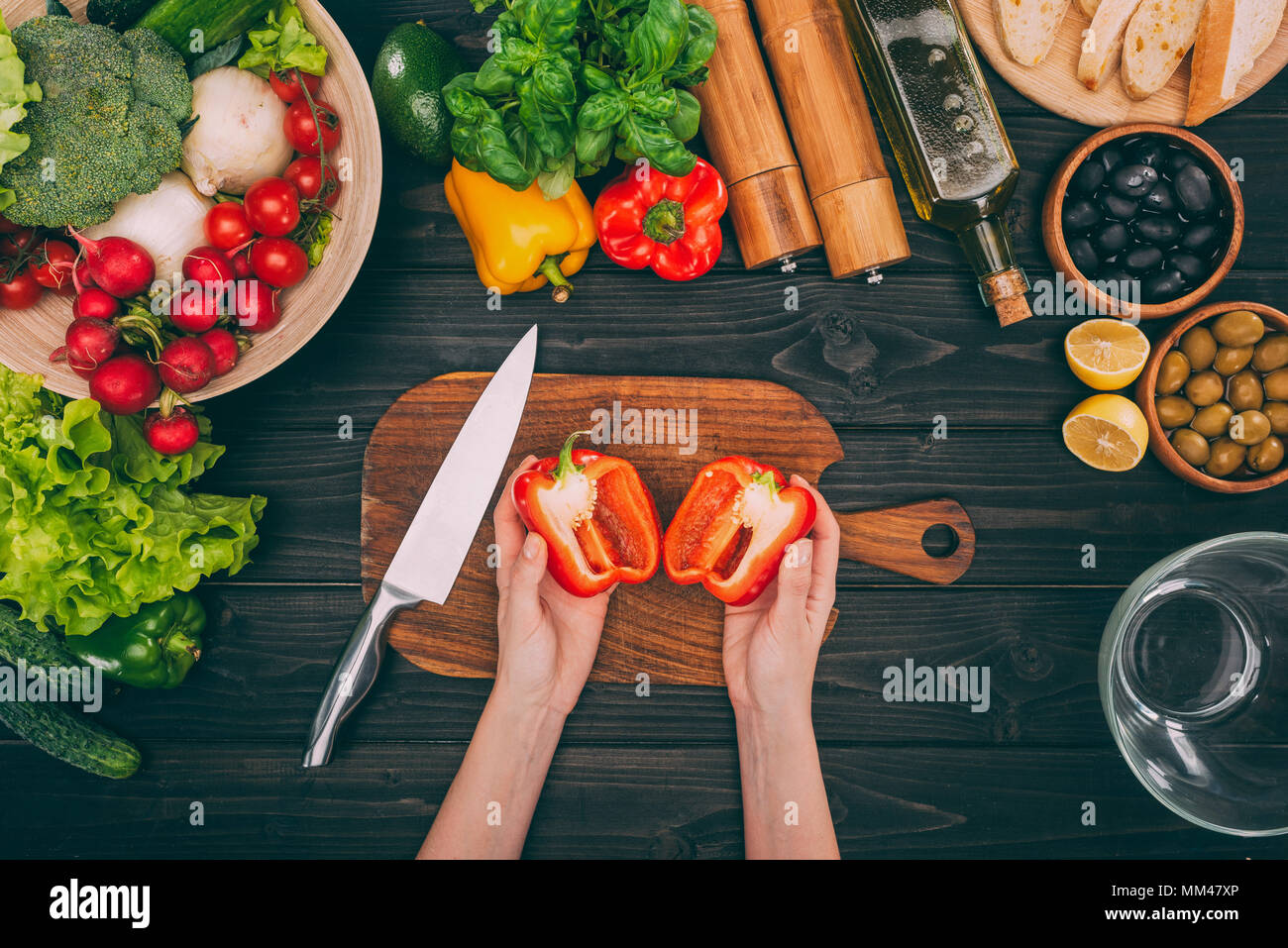 Hands holding peper hi-res stock photography and images - Alamy