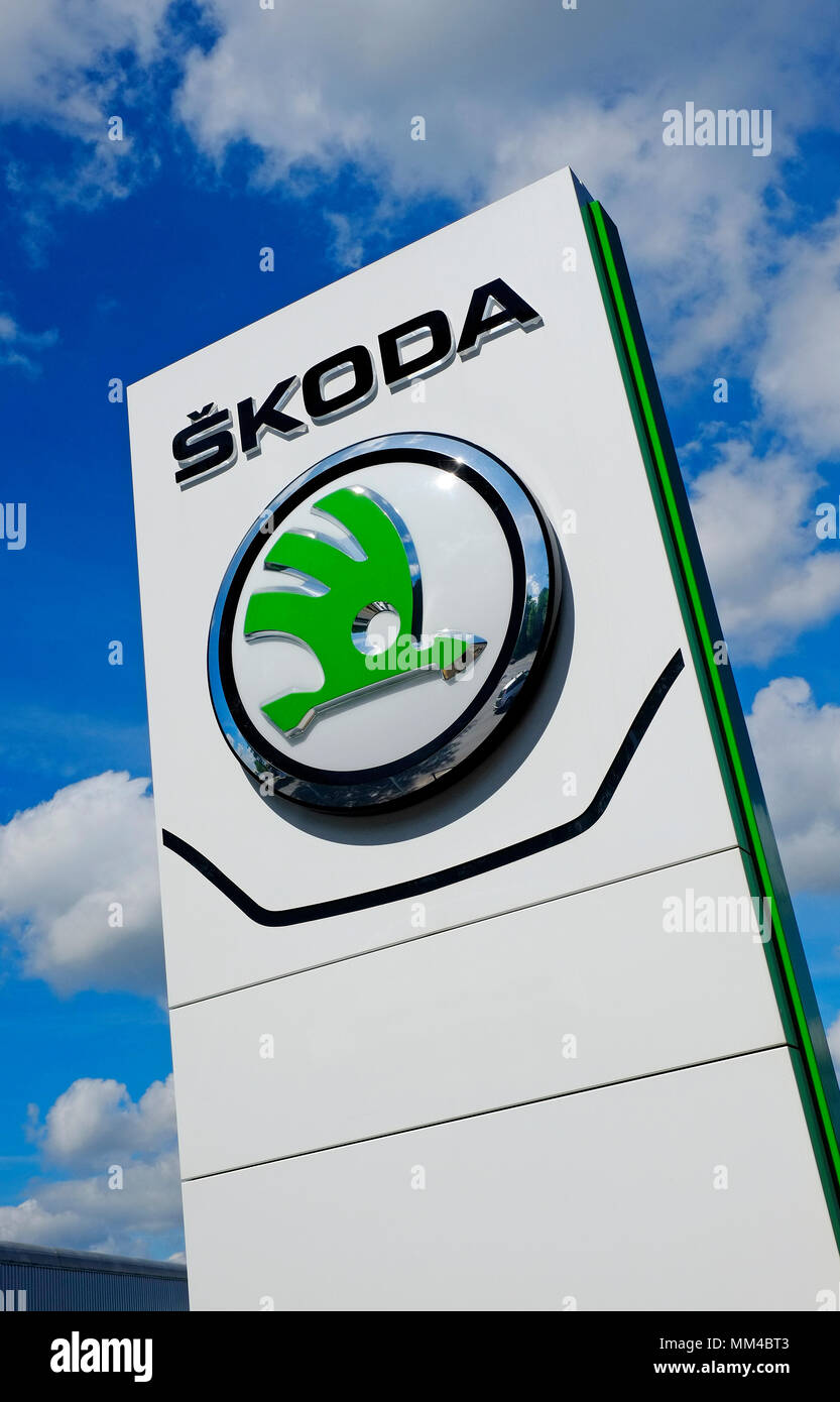 Skoda badge hi-res stock photography and images - Alamy