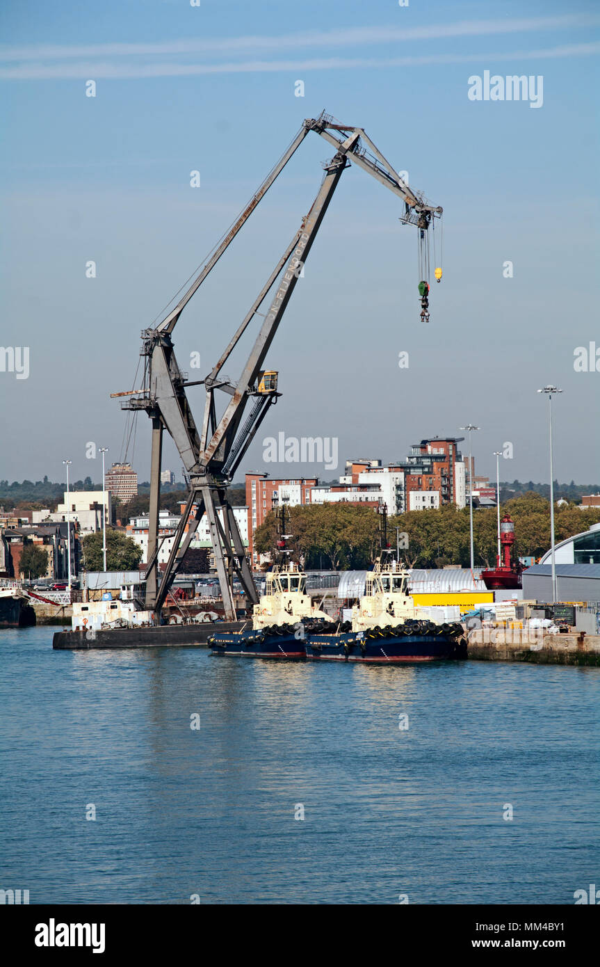 Southampton water dock crane hi-res stock photography and images - Alamy