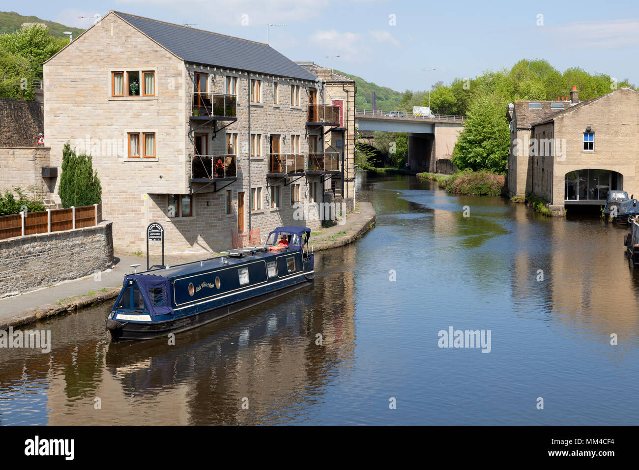Calder and hebble navigation canal hi-res stock photography and images ...