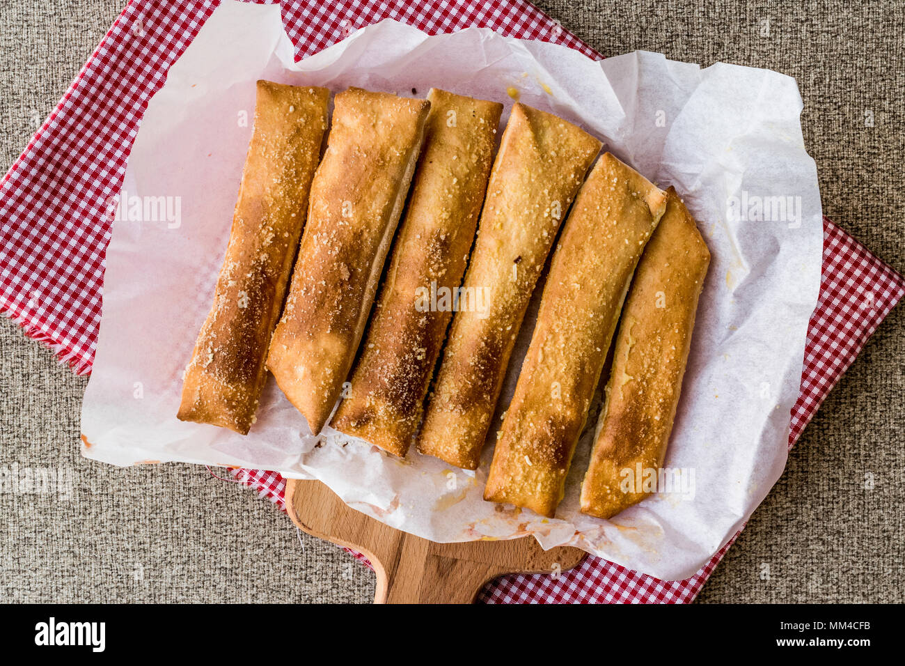 Breadsticks and dipping sauce hi-res stock photography and images - Alamy