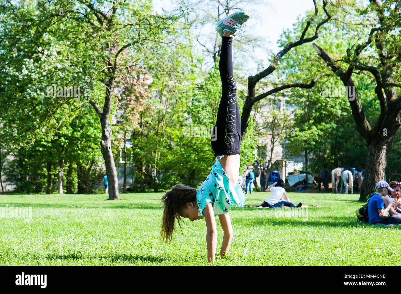 Handstand child hi-res stock photography and images - Alamy