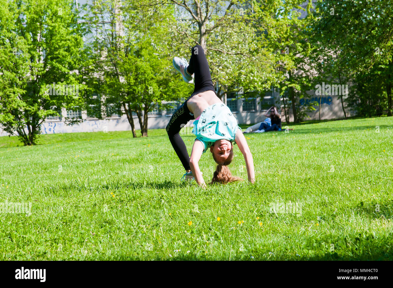 Handstand child hi-res stock photography and images - Alamy