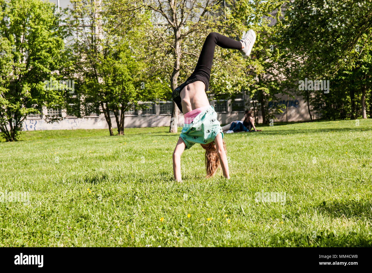 Handstand girl hi-res stock photography and images - Alamy