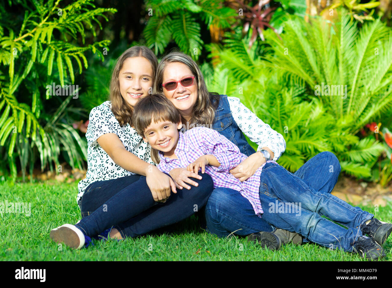 Family having fun outdoors hi-res stock photography and images - Alamy
