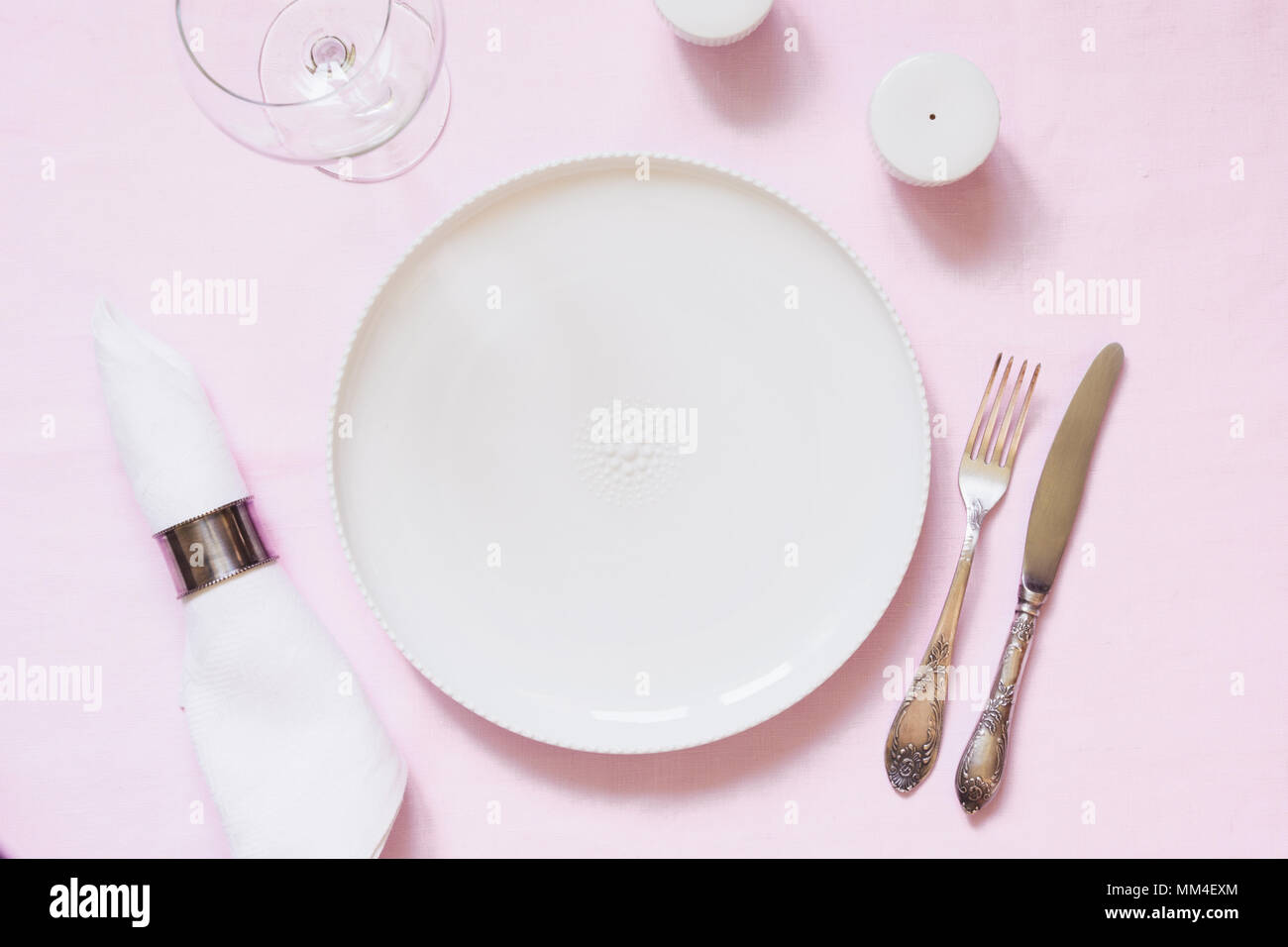 Almost empty plate hi-res stock photography and images - Alamy