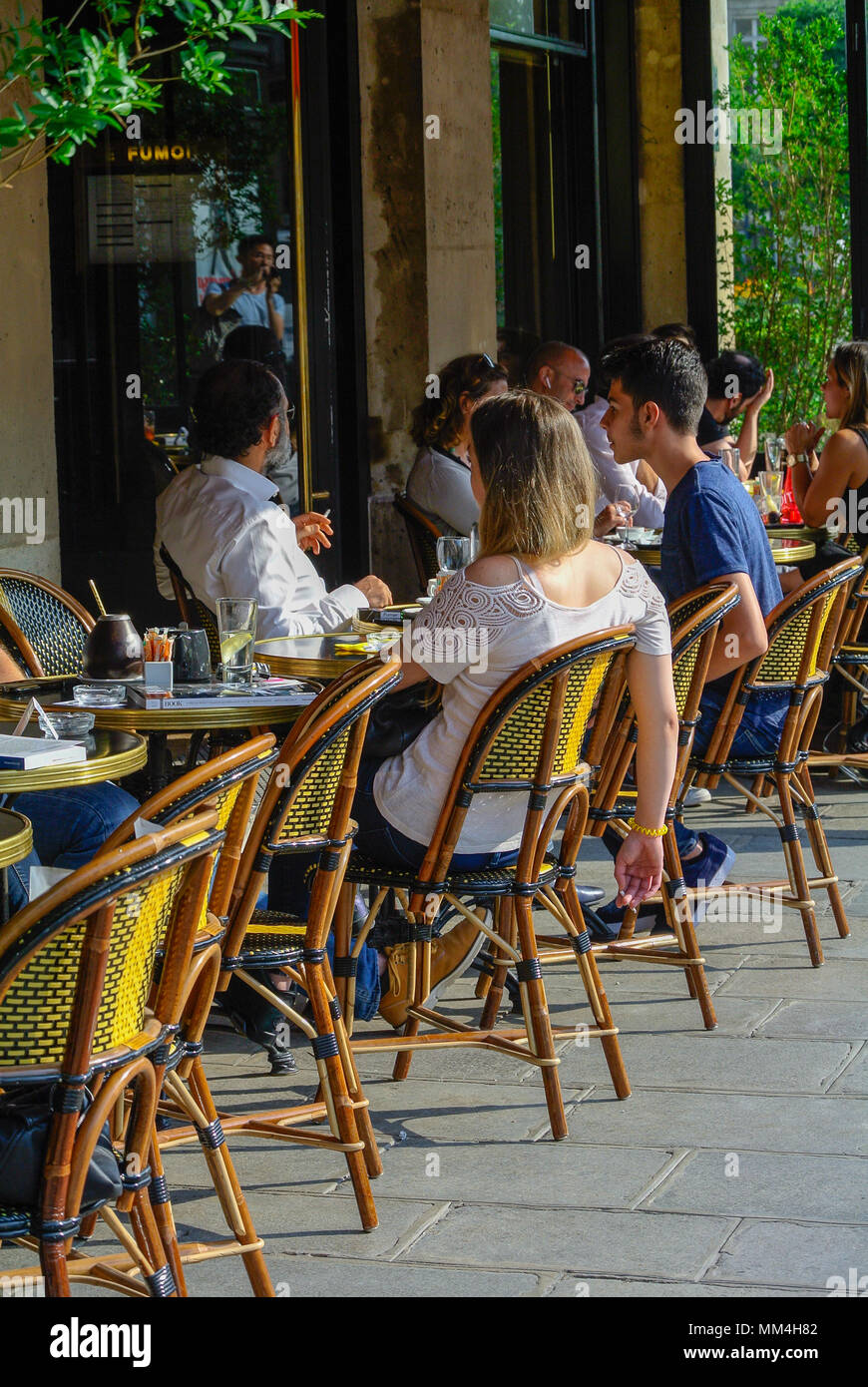 Cafe terrace paris cafe hi-res stock photography and images - Alamy