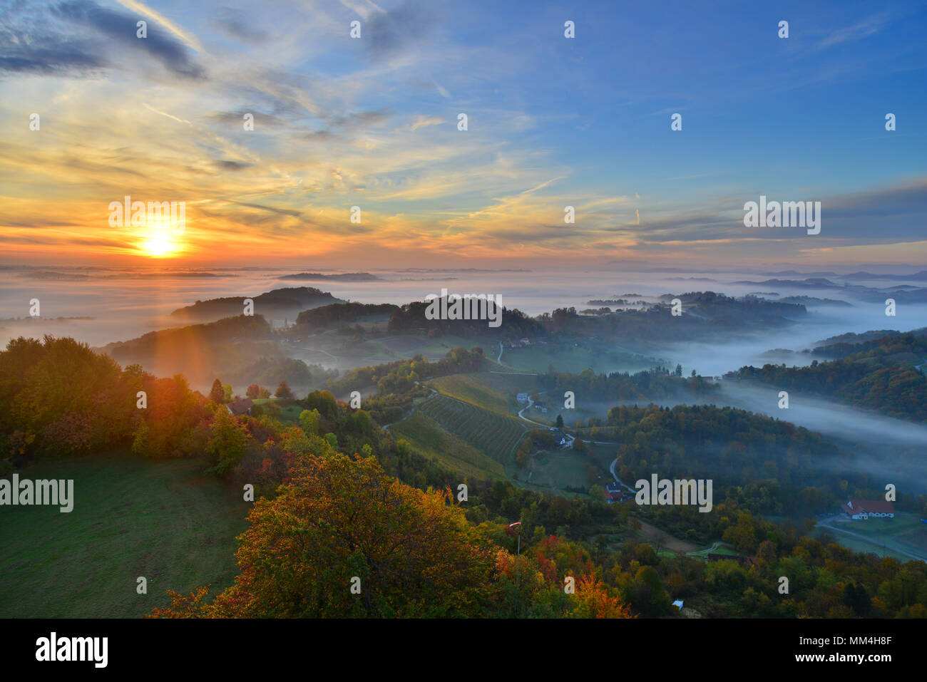 Sunrise foggy hi-res stock photography and images - Alamy