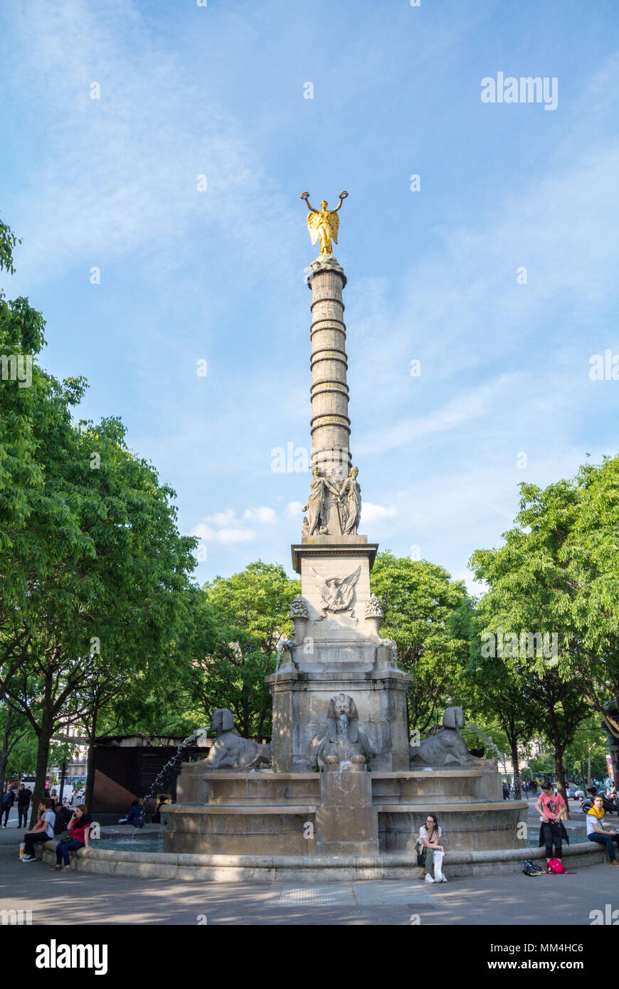 Paris colourful buildings hi-res stock photography and images - Alamy