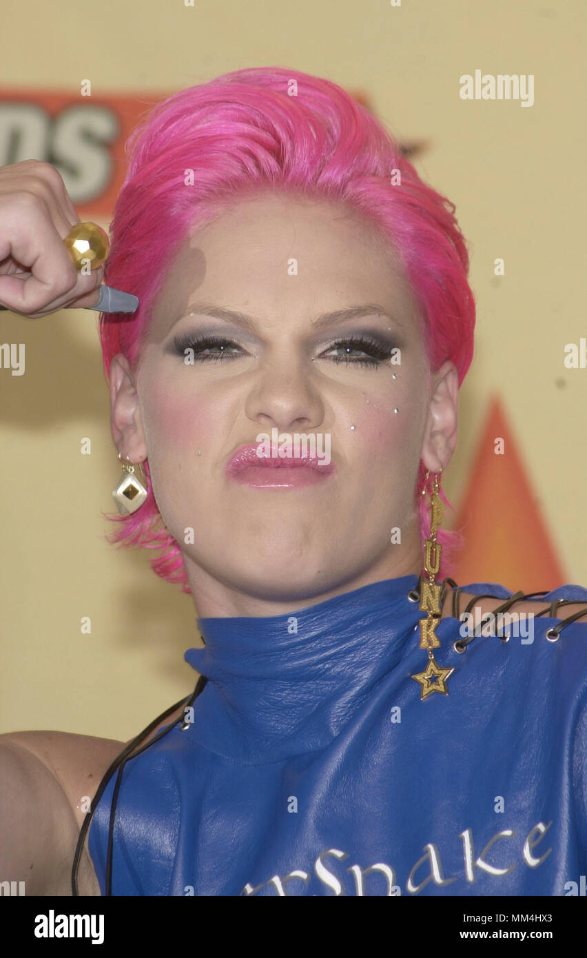 Mtv movie awards 2001 pink hi-res stock photography and images - Alamy