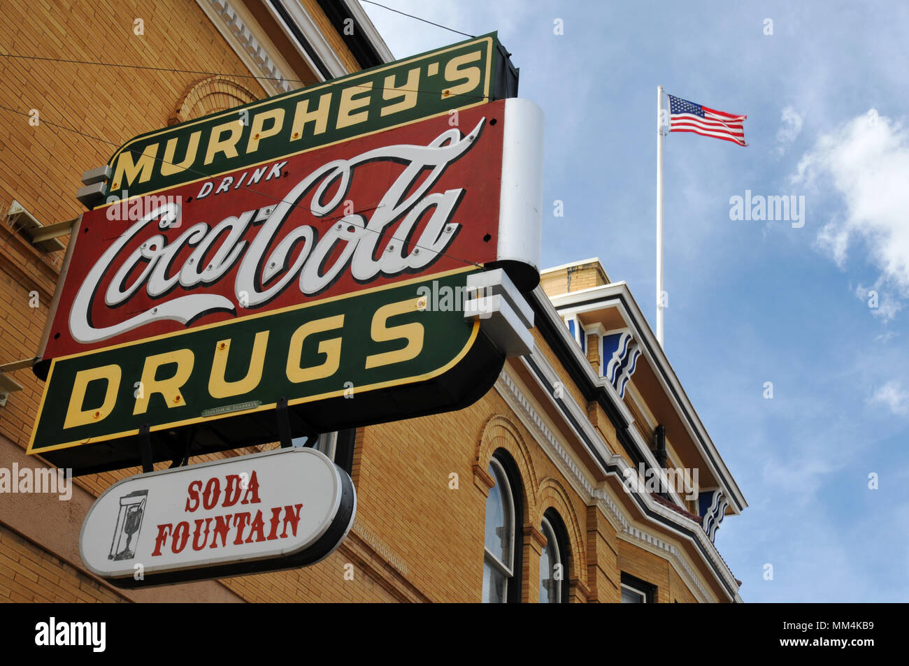 Drug store sign hi-res stock photography and images - Alamy