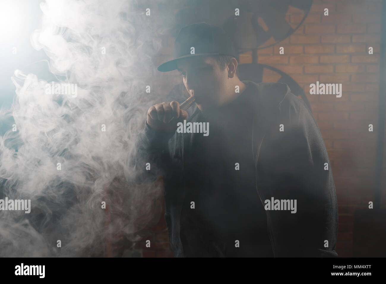 Vaping cloud young hi-res stock photography and images - Alamy