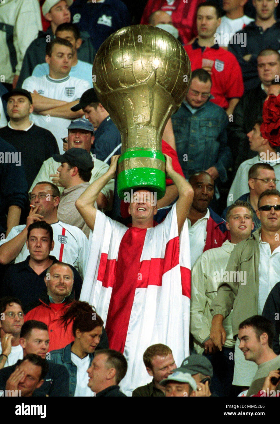 Fifa world cup 2002 trophy hi-res stock photography and images - Alamy
