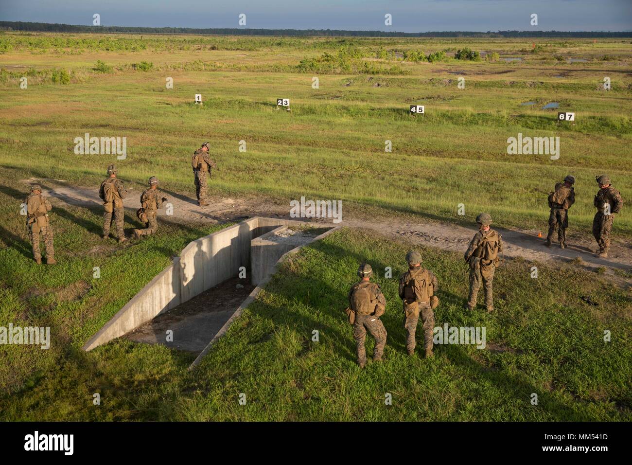 Marines prepare to conduct live-fire range during a combat marksmanship ...