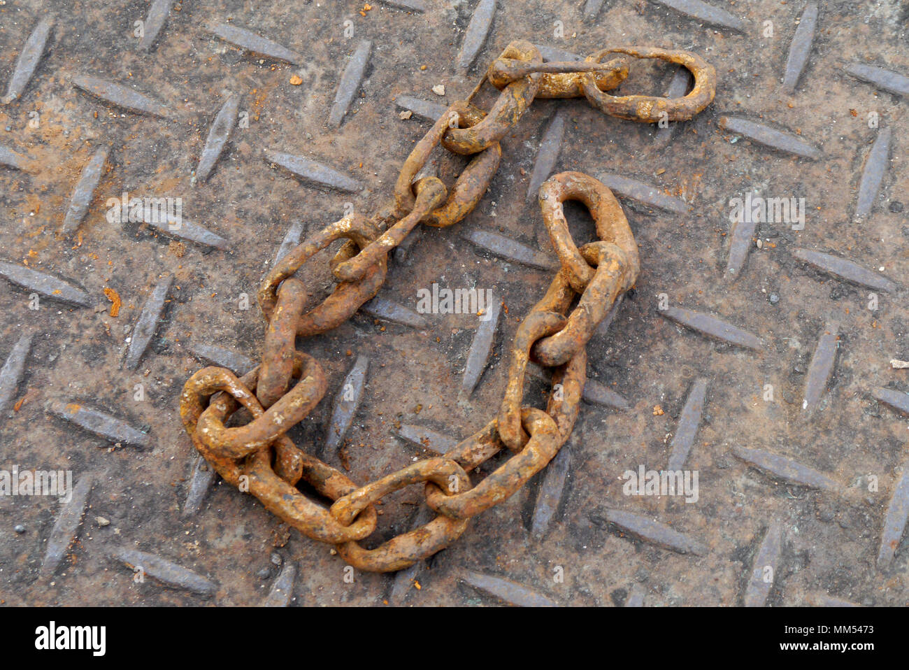 closeup of rust iron chains Stock Photo - Alamy
