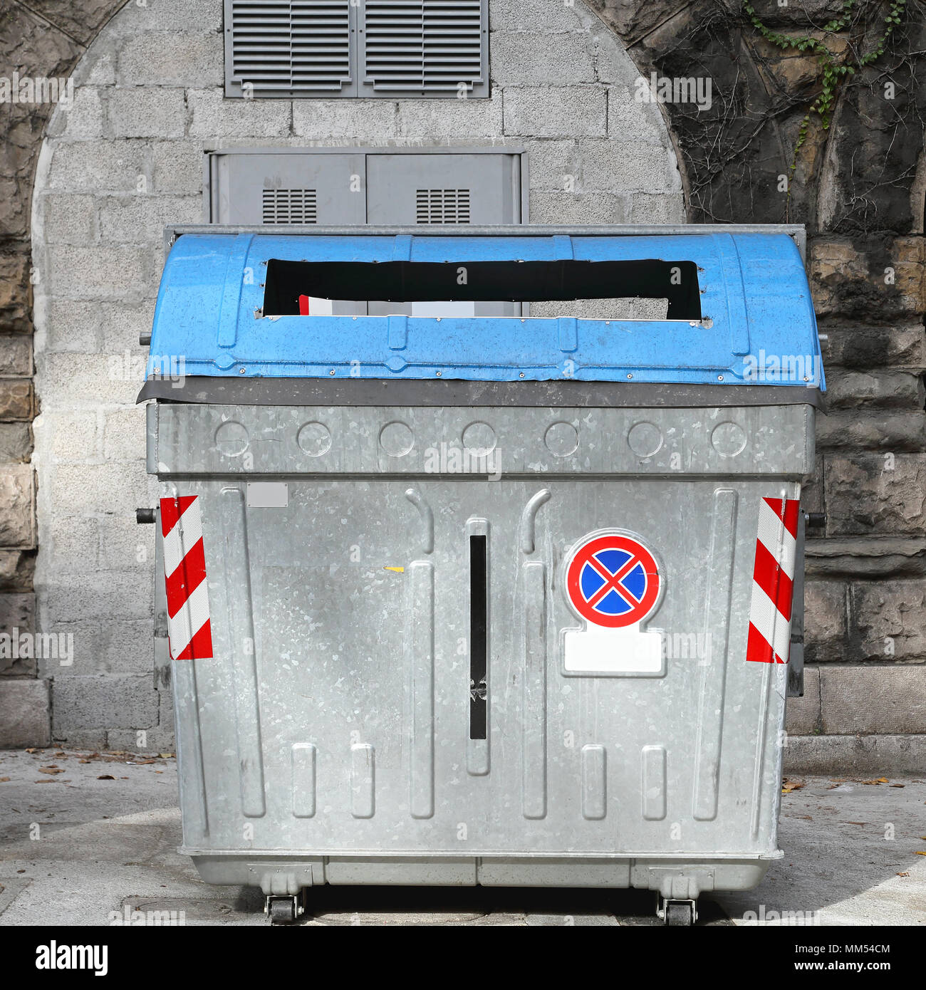 Big Recycling Bin Dumpster at Street Stock Photo - Alamy