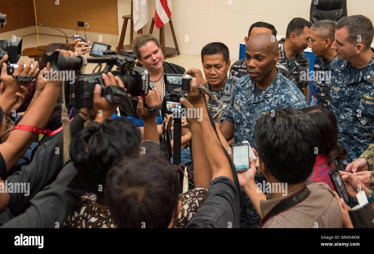 170907-N-OU129-148 SURABAYA, Indonesia (September 7, 2017) Capt. Lex ...