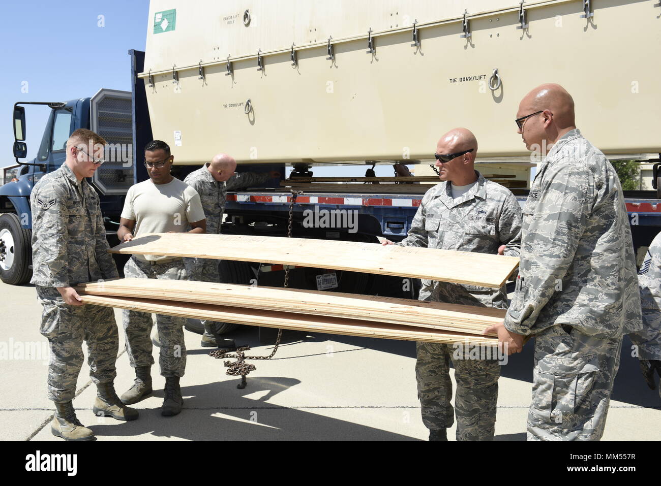 146th Aircraft Maintenance Squadron Stock Photos & 146th Aircraft ...