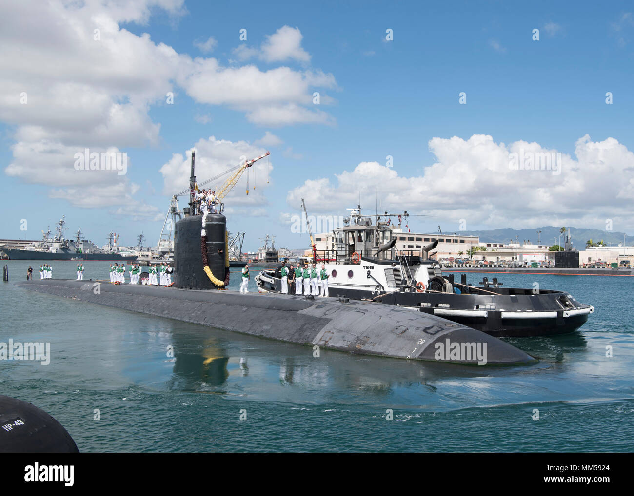 170908-N-KV911-0007 PEARL HARBOR The Los Angeles-class attack submarine ...