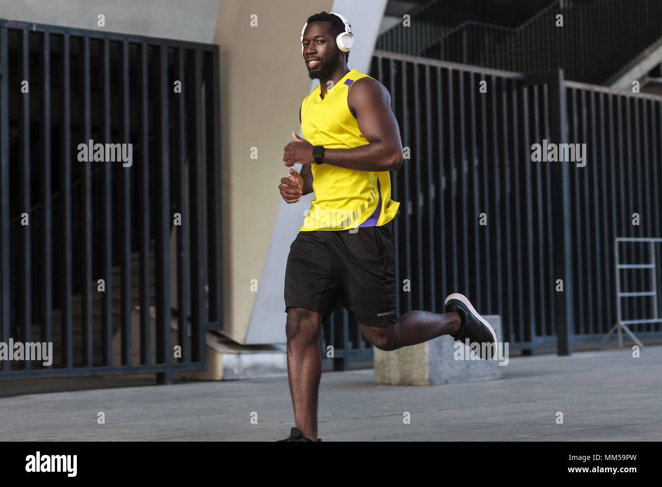 African runner hi-res stock photography and images - Alamy