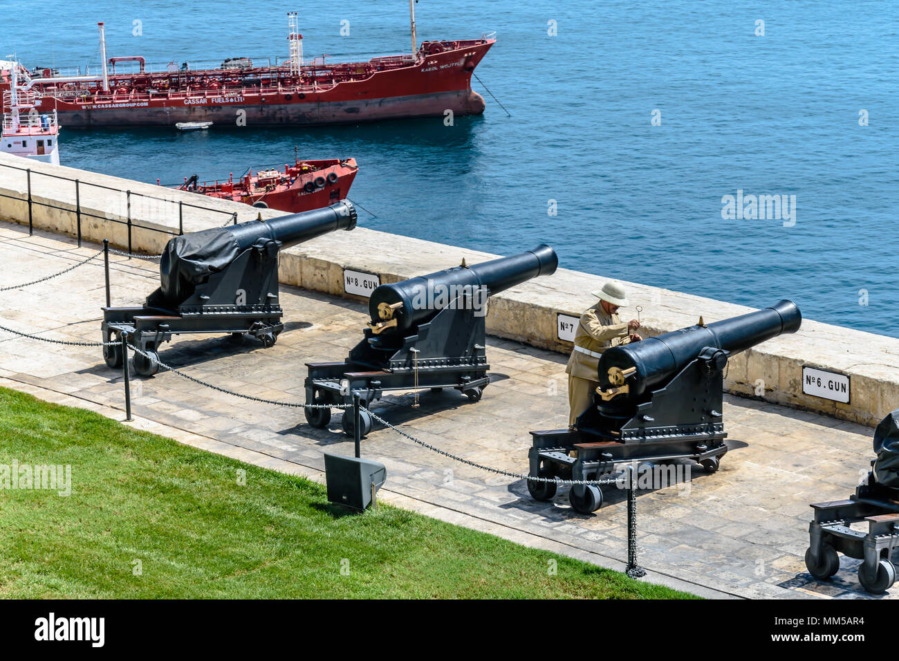 Maltese soldier prepares to fire from cannon Stock Photo - Alamy
