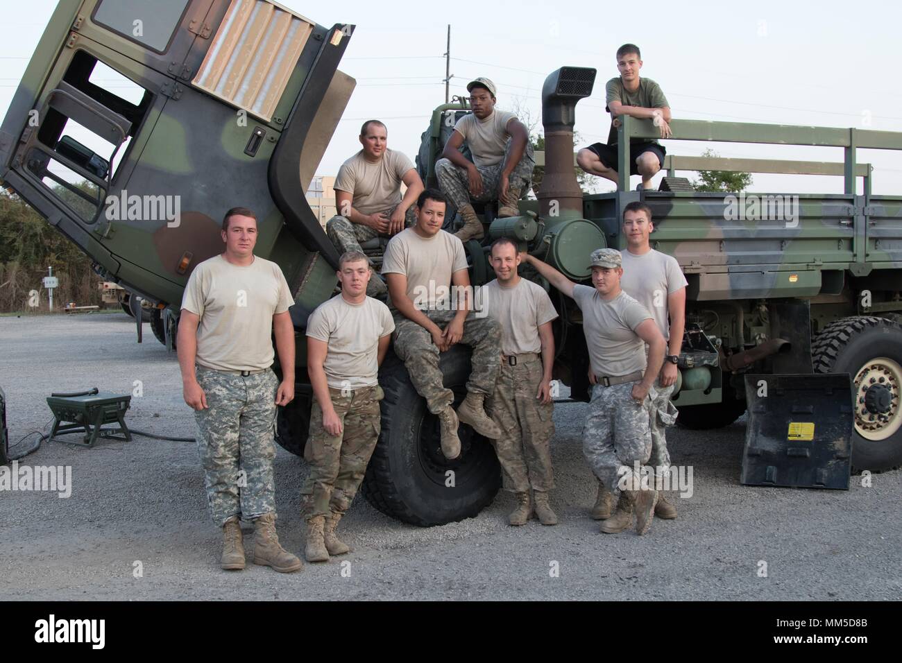 Repairing army vehicles hi-res stock photography and images - Alamy