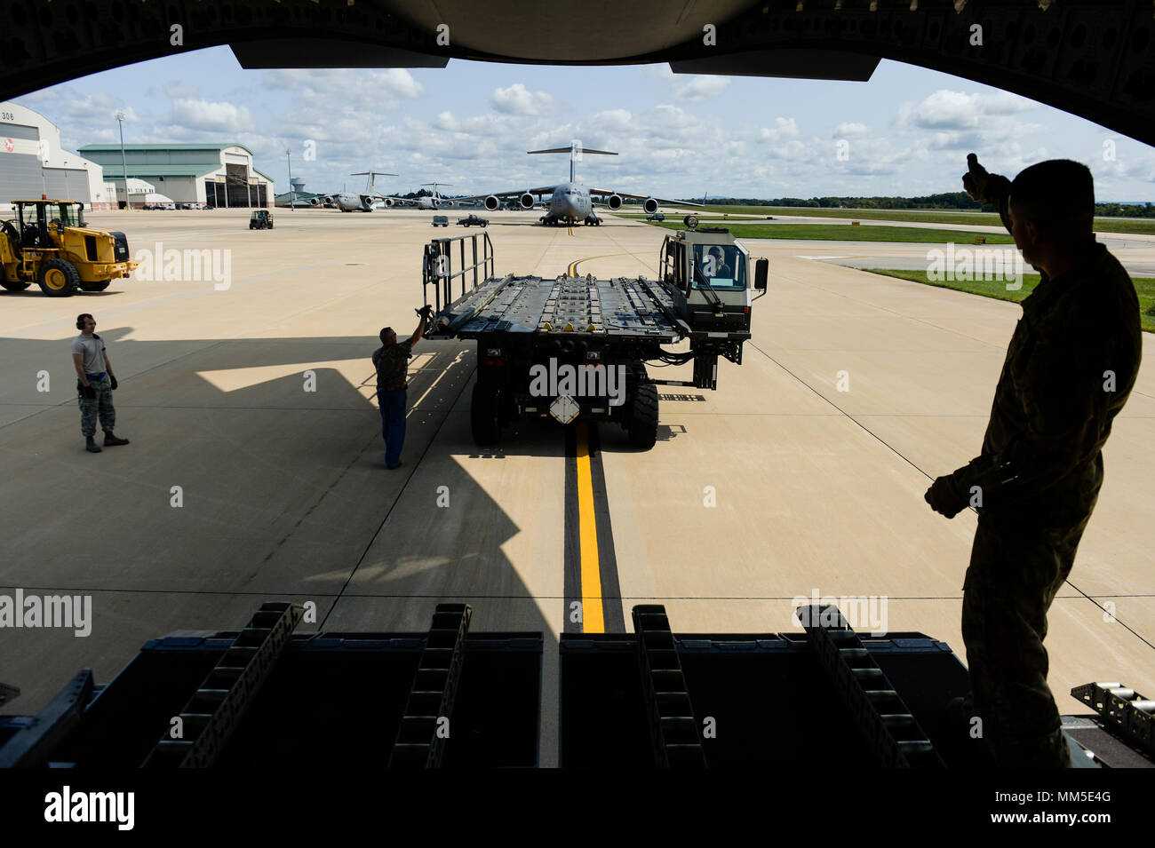 60k tunner aircraft loader hi-res stock photography and images - Alamy