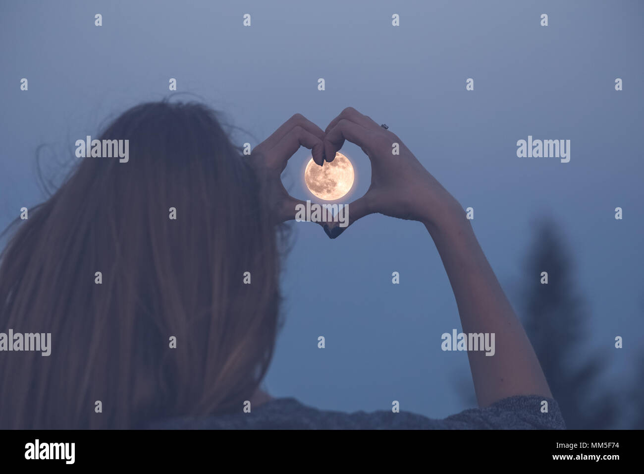 Moon light woman hi-res stock photography and images - Alamy