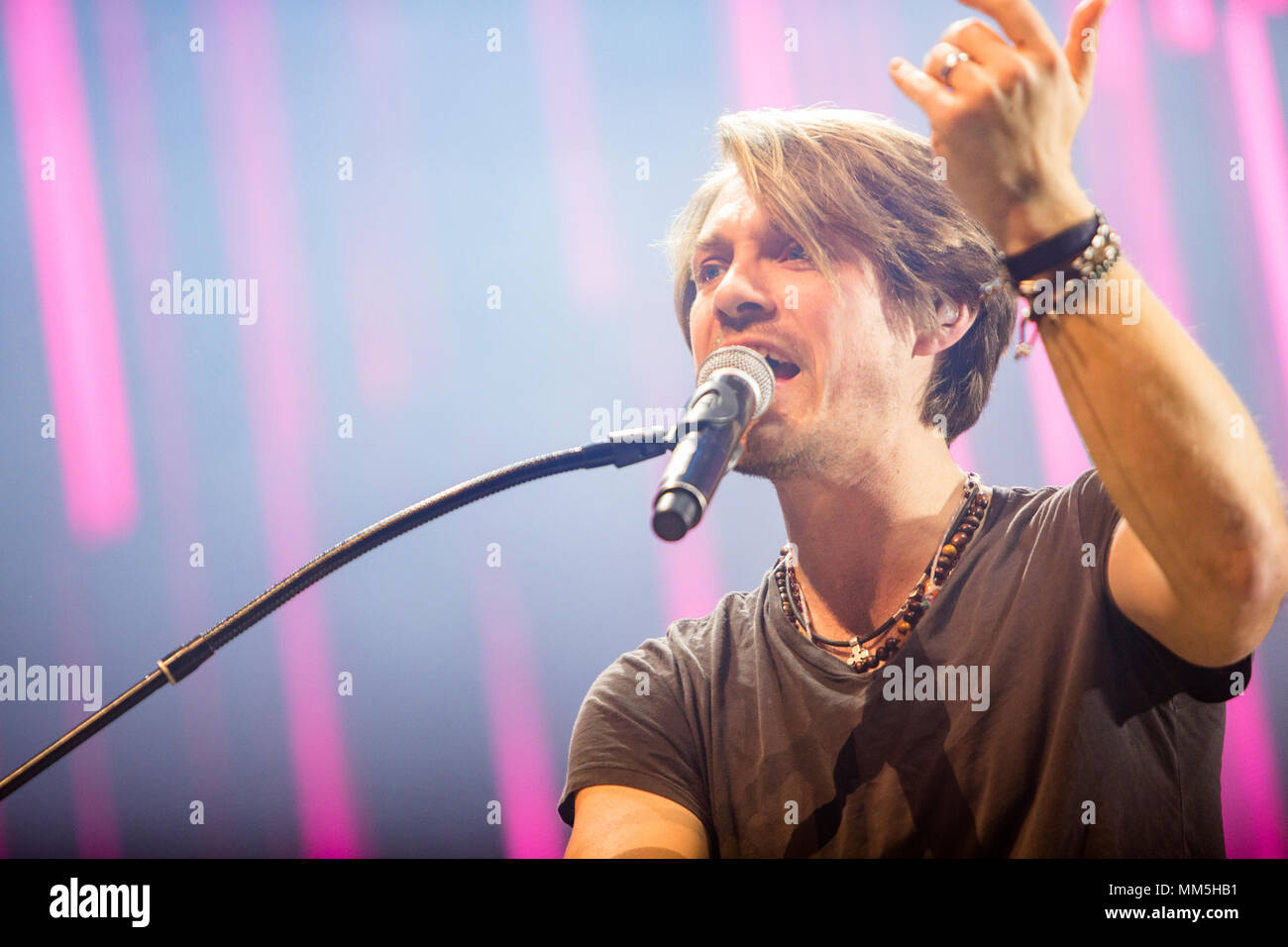 Taylor hanson 90s hi-res stock photography and images - Alamy