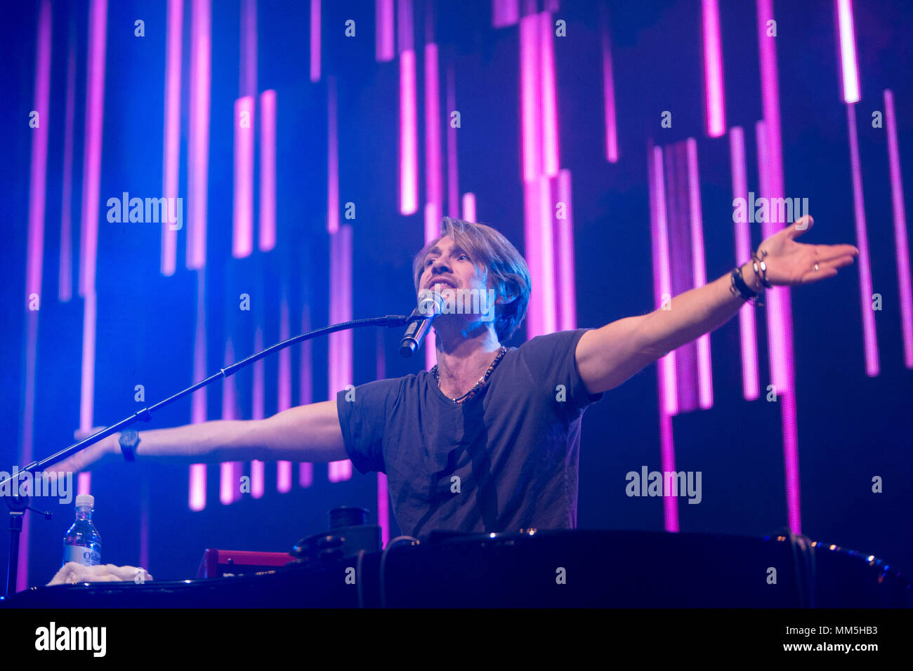 Taylor hanson 90s hi-res stock photography and images - Alamy