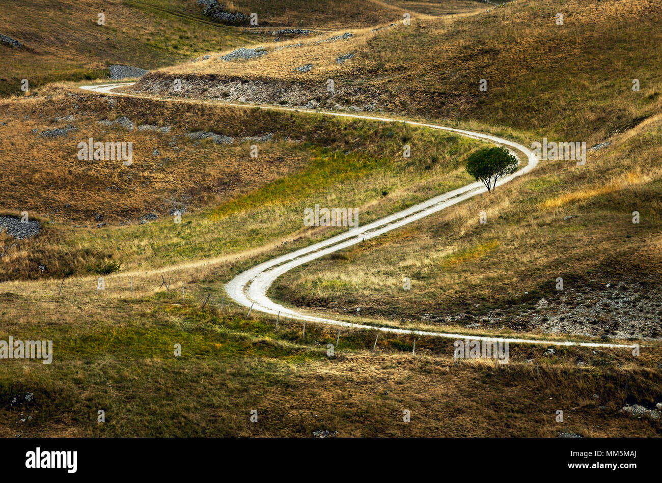 Curve turn hill road mountain winding hi-res stock photography and ...
