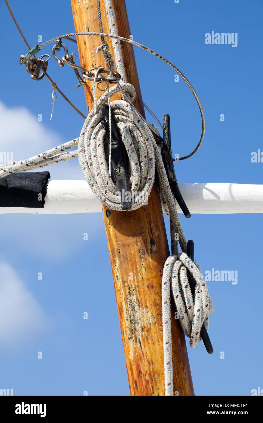 Sky rigging mast ropes sailing hi-res stock photography and images - Alamy