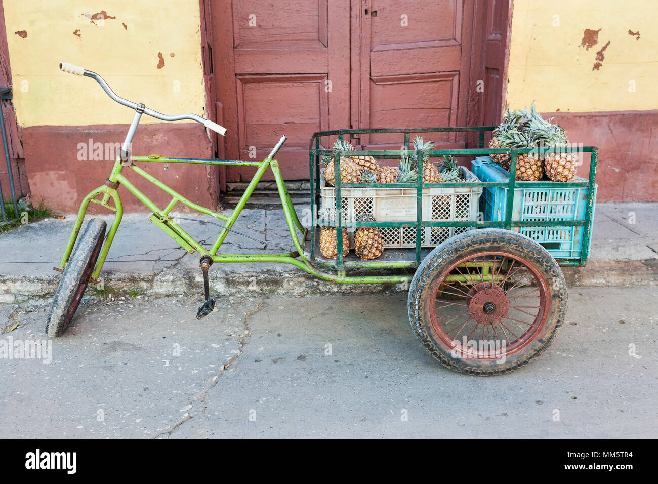 Pineapple cart, Trinidad, Cuba Stock Photo - Alamy