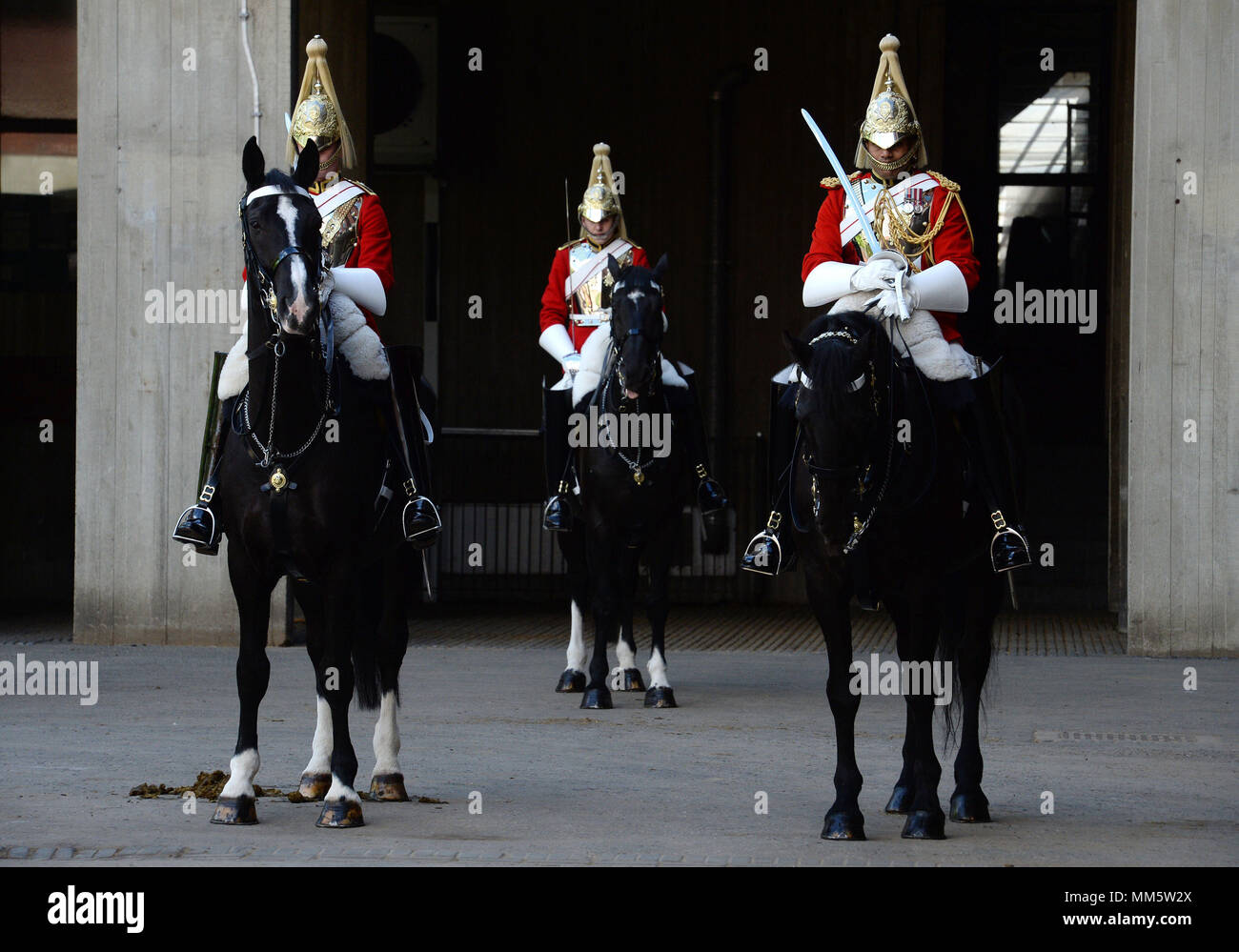 Household cavalry mounted regiment barracks hi-res stock photography ...