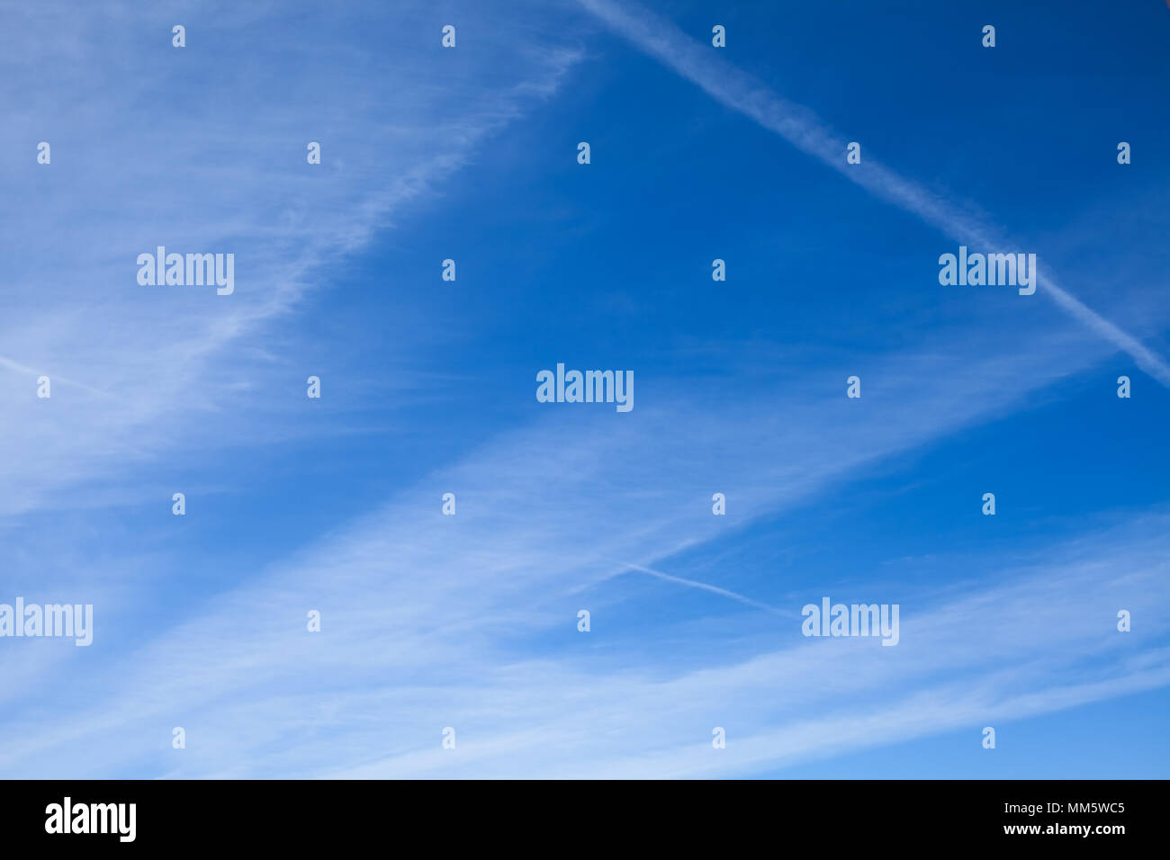 Air contrail hi-res stock photography and images - Alamy