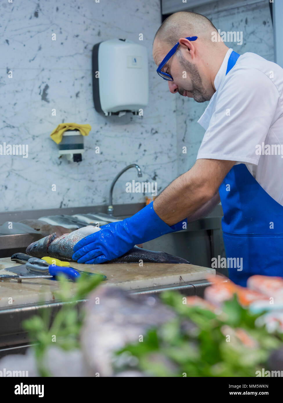 Man preparing fish Stock Photo - Alamy
