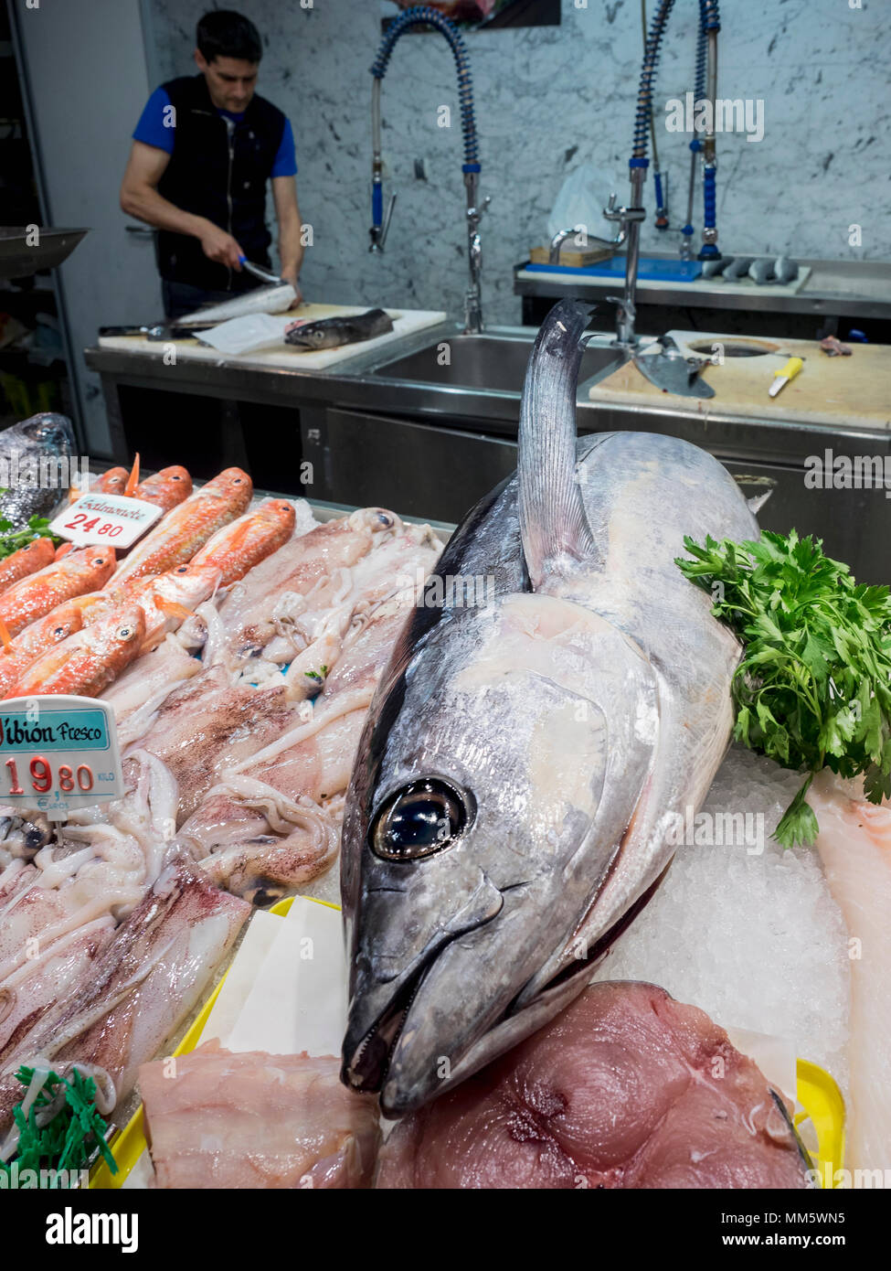 Salmonete red mullet fish market hi-res stock photography and images ...