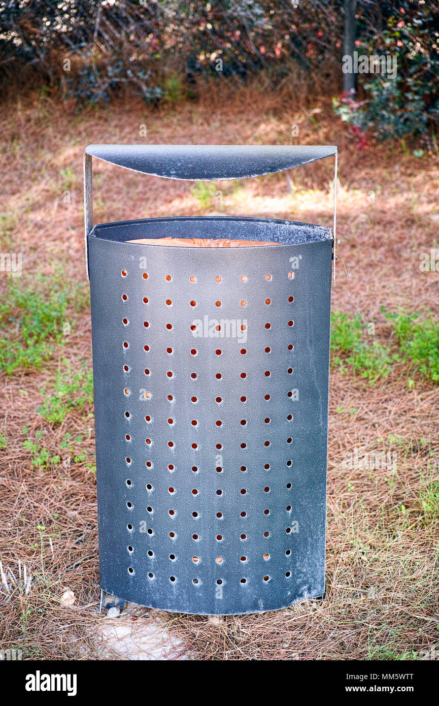 Public garbage can in park. Close-up Stock Photo - Alamy