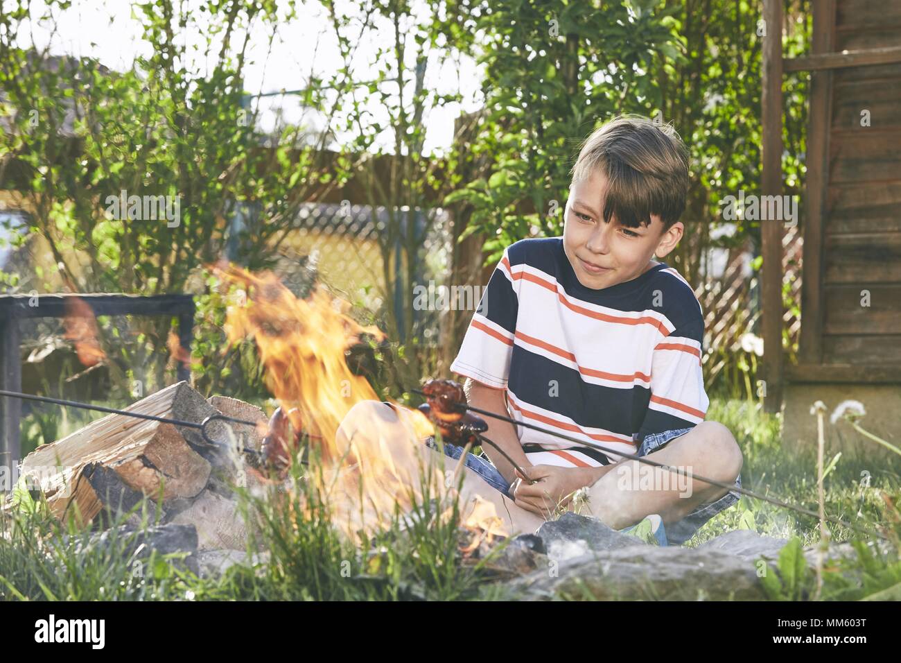 Child camping food hi-res stock photography and images - Alamy