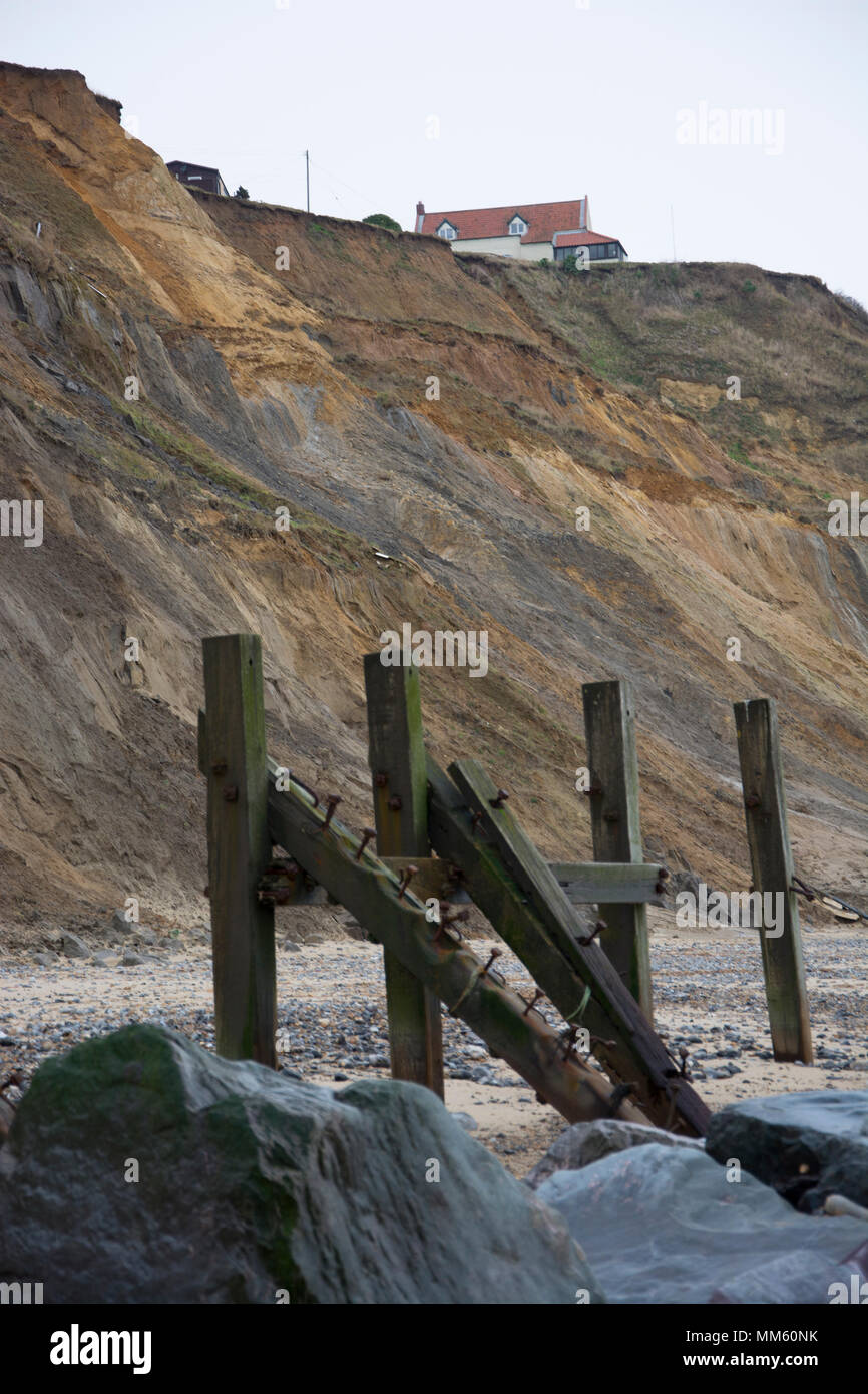 Wooden sea defence hi-res stock photography and images - Alamy