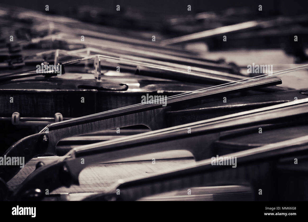 Violin artwork hi-res stock photography and images - Alamy
