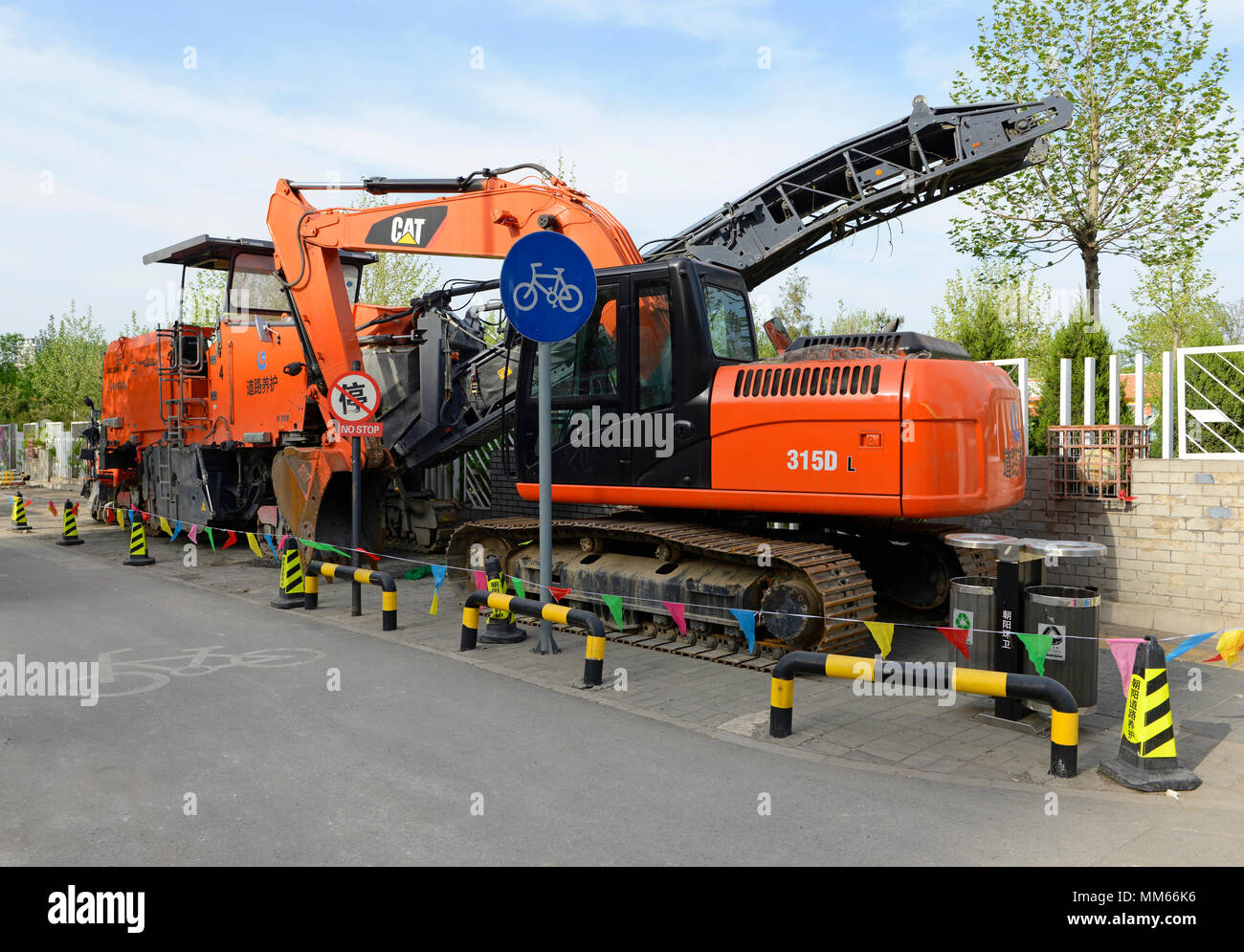 Excavator crawler hi-res stock photography and images - Alamy