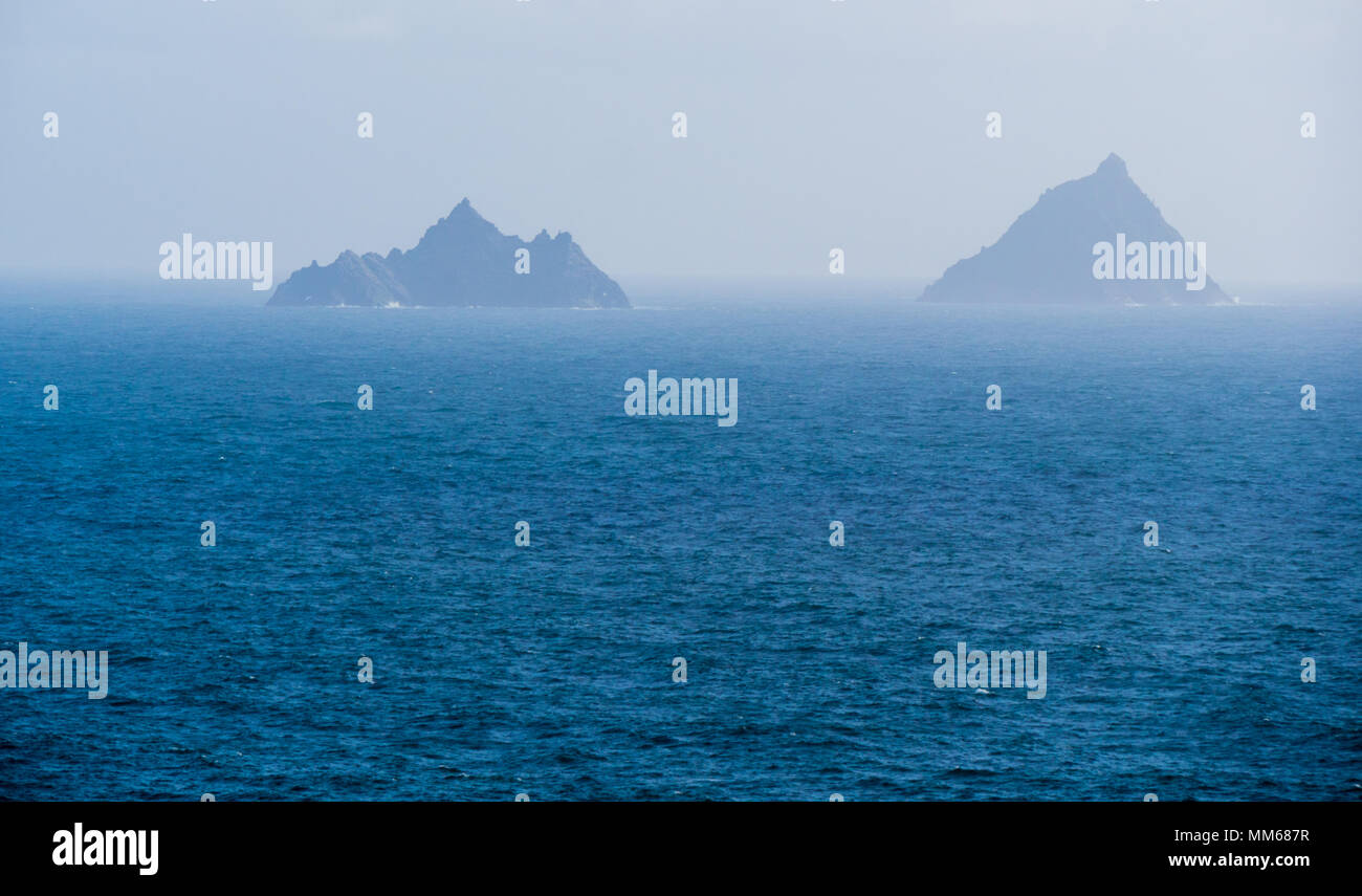 Famous skellig cliffs ring hi-res stock photography and images - Alamy