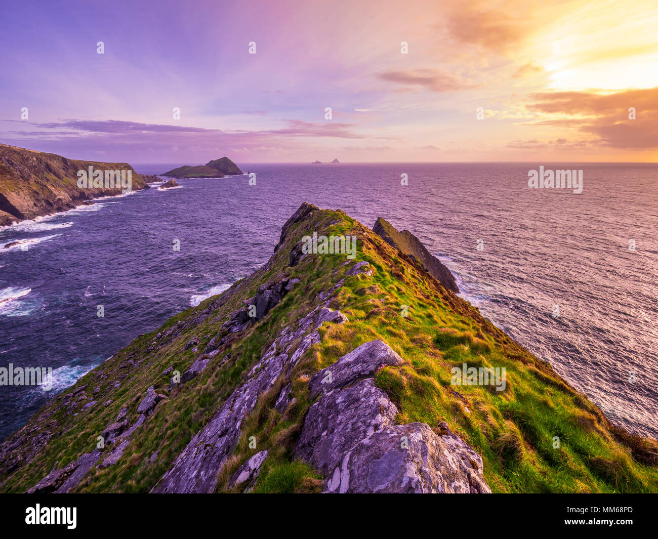 Irish coast line at sunset - Kerry Cliffs Stock Photo - Alamy